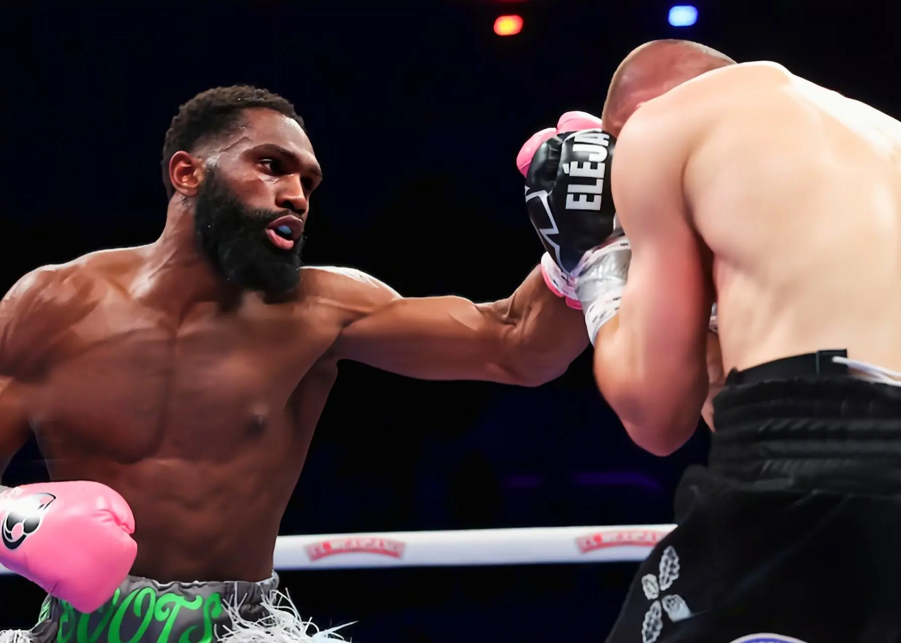 犀利！恩尼斯6回合击倒斯塔尼奥斯，成为147磅WBA、IBF双料拳王