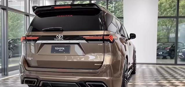 丰田全新中大型SUV曝光 比肩汉兰达加长版 搭载2.4T混动