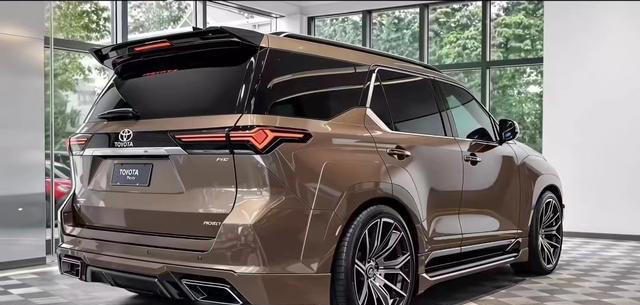 丰田全新中大型SUV曝光 比肩汉兰达加长版 搭载2.4T混动