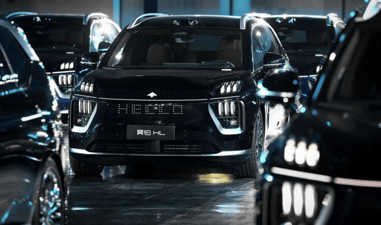 昊铂HL起售价26.98万，配置丰富，能否挑战问界M8和理想L8？