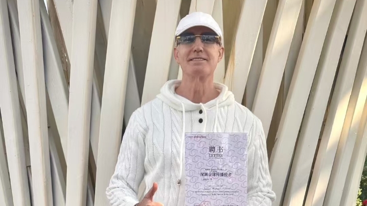 闪现甲亢哥直播的“麦克·阿瑟”找到了！深圳生活20年，是抖音网红