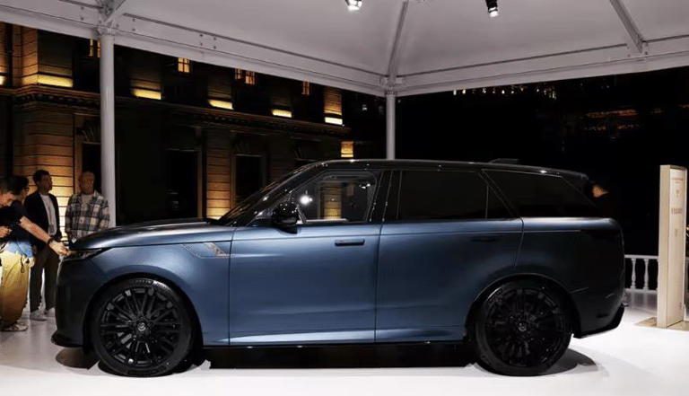 2025款路虎揽胜运动版SV上市！搭载4.4T V8双涡轮增压发动机