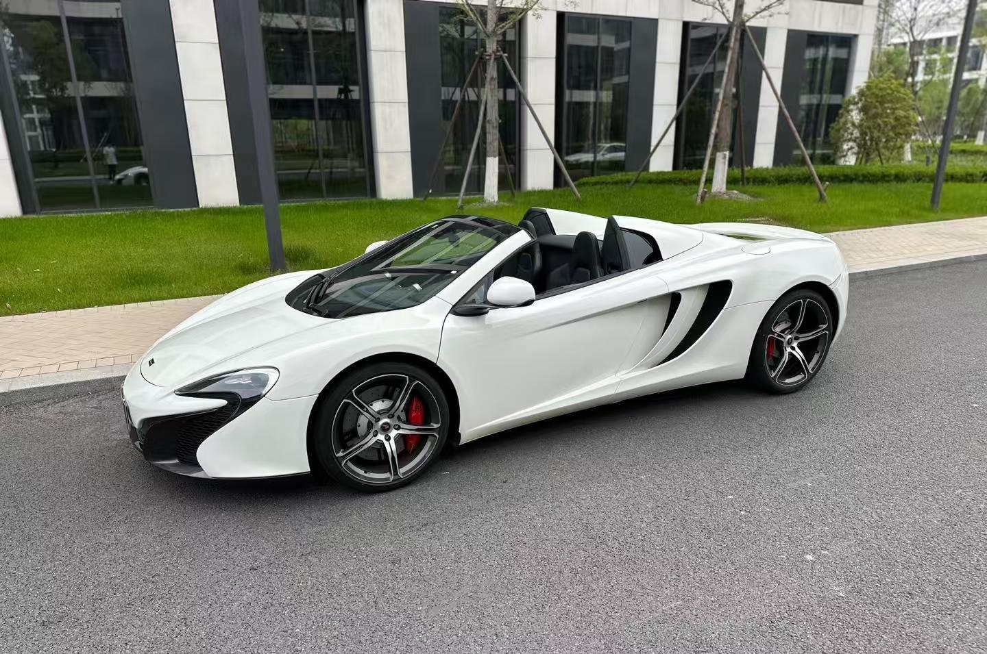 当机械美学邂逅极简主义：一辆迈凯伦625C的哲学叙事