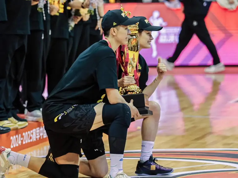 WCBA首个00后FMVP！杨舒予成最大惊喜，第二冠终成主力