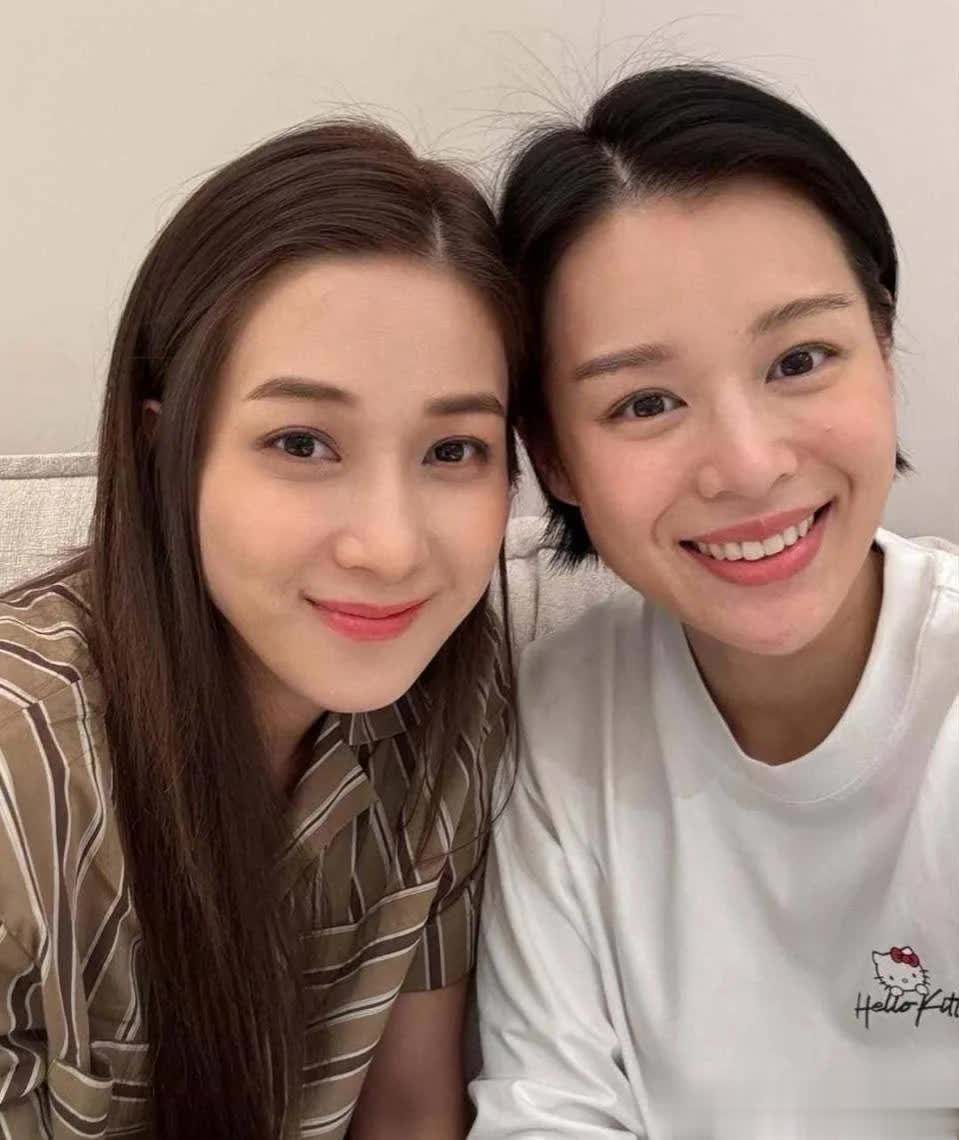 TVB姐妹同框，笑容背后藏隐秘，婚姻真相究竟几何？