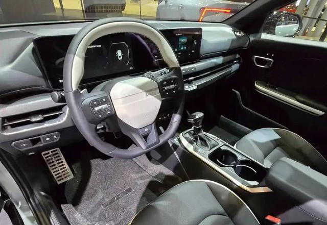 全新起亚K4实车曝光！或不超10万起，外观低趴动感，搭载1.6T+8AT