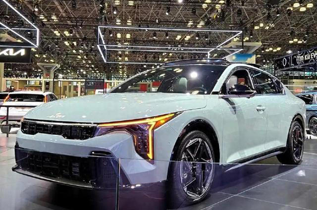 全新起亚K4实车曝光！或不超10万起，外观低趴动感，搭载1.6T+8AT