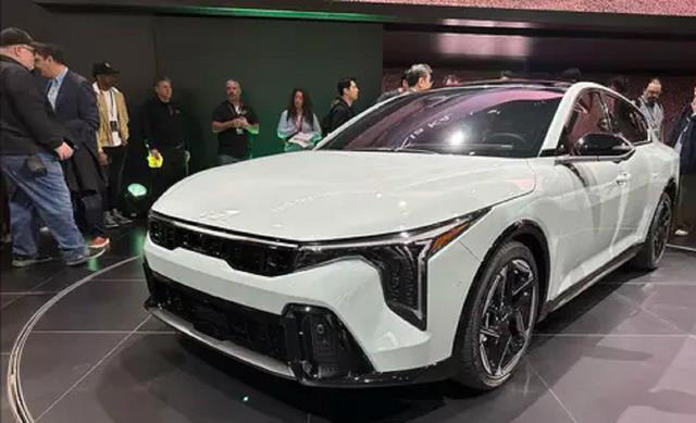 全新起亚K4实车曝光！或不超10万起，外观低趴动感，搭载1.6T+8AT