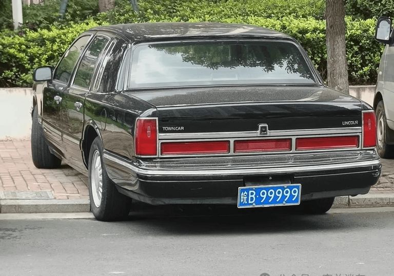 浙江街头惊现皖B99999林肯，上世纪百万豪车今何在？