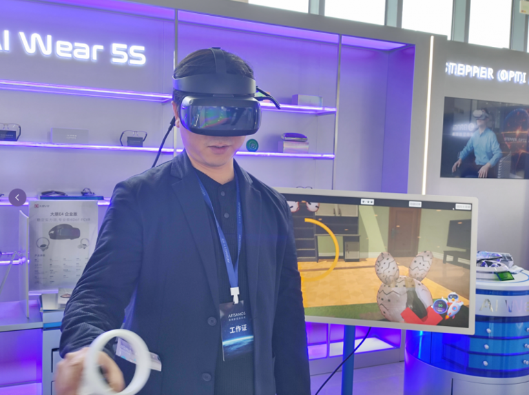 DPVR AI glasses及VR视讯方案亮相2025 AI眼镜产业大会