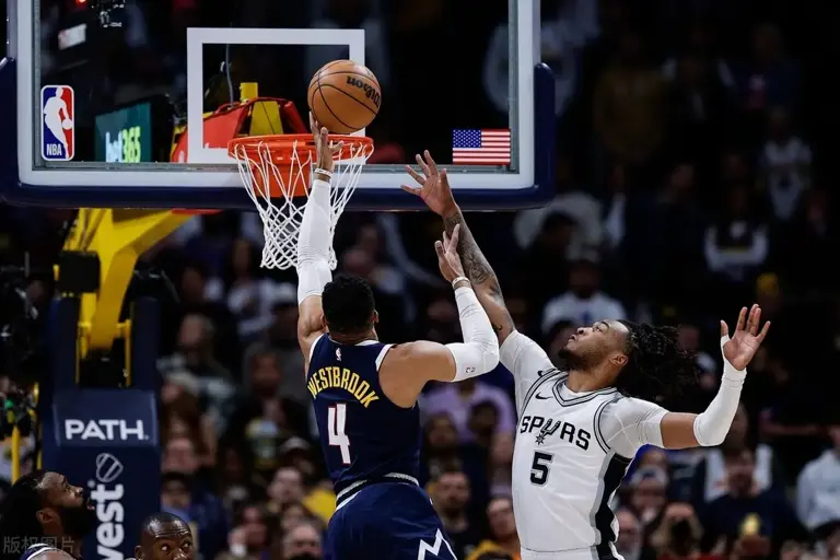 一场113-106给湖人送上大礼！重回西部第三，威少连续2场掉链子