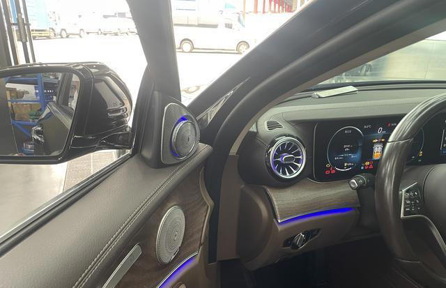 23款奔驰E260L升级小柏林之声音响，香氛系统和旋转高音发光风口