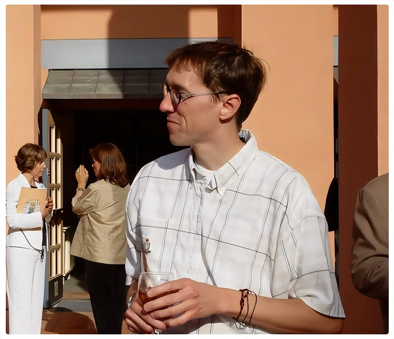 你的左右手为何对称？埃及“狮身人面像”给了答案……