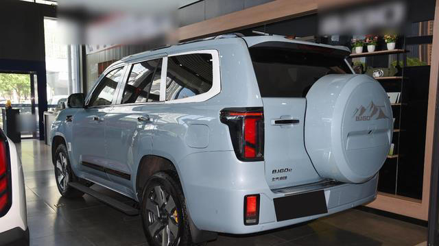 售价30.18万元起，北京越野BJ60雷霆新车型上市，百公里加速5.8秒