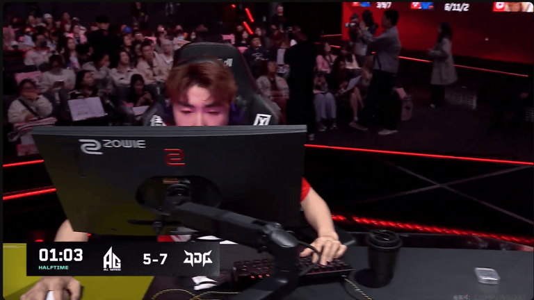 上半场进攻方AG 5-7 JDG防守方，双方换边比赛来到下半场