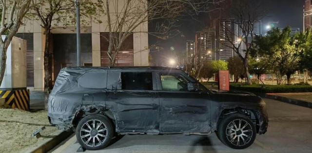 仰望 U8L 三排版 SUV 即将亮相上海车展