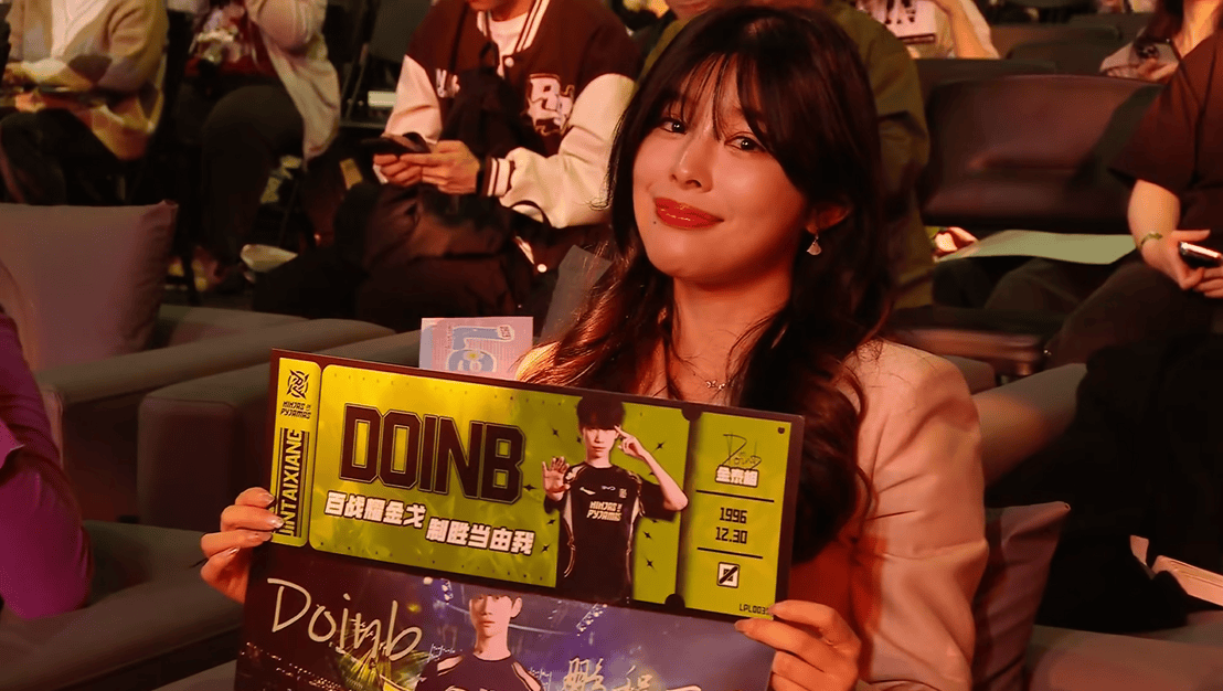 坐镇现场！Doinb妻子糖小幽来到NIP vs JDG现场支持
