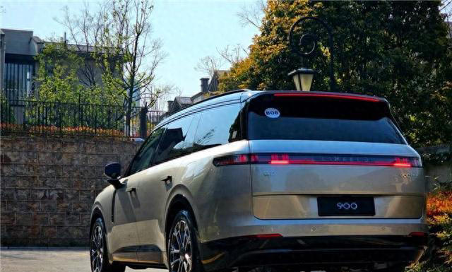 必看！领克 900 与腾势 N9 争雄，谁能称霸高端新能源 SUV 市场？