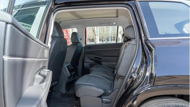 连L2级智驾都没有，起售价却超30万，这款中大型SUV怎么敢？