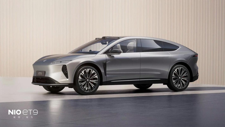 蔚来eT9轿车与奔驰EQS还有差距，姜还是老的辣