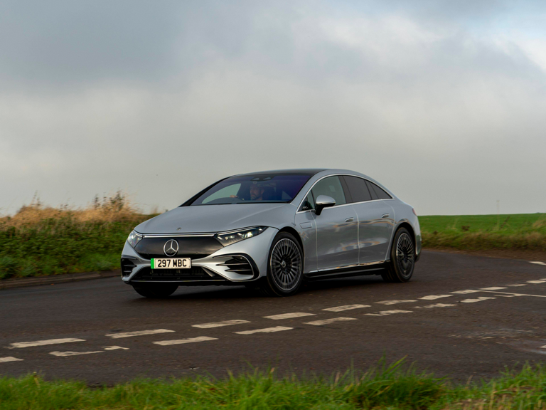 蔚来eT9轿车与奔驰EQS还有差距，姜还是老的辣