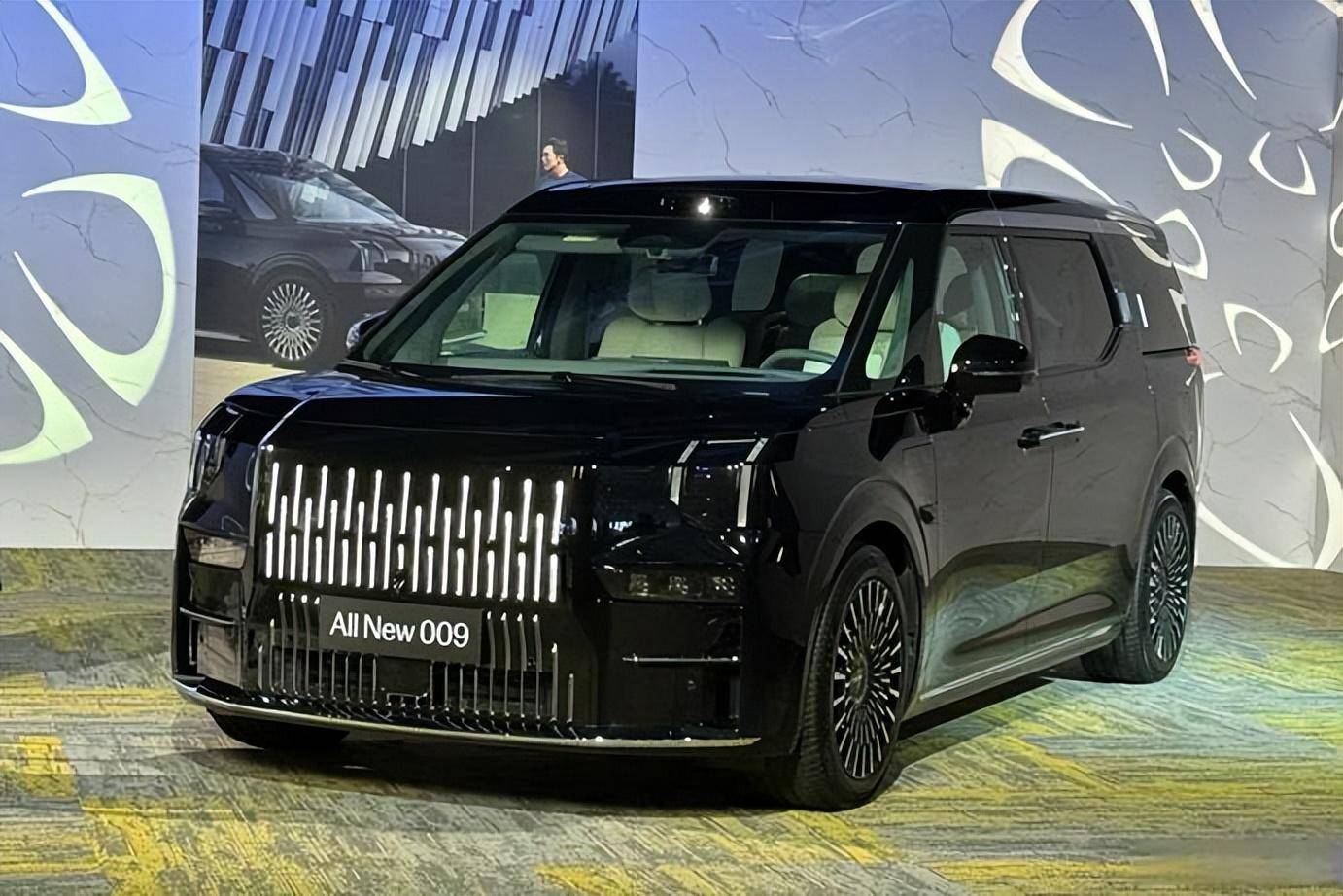 为什么只有极氪009在高端纯电MPV市场成功了？