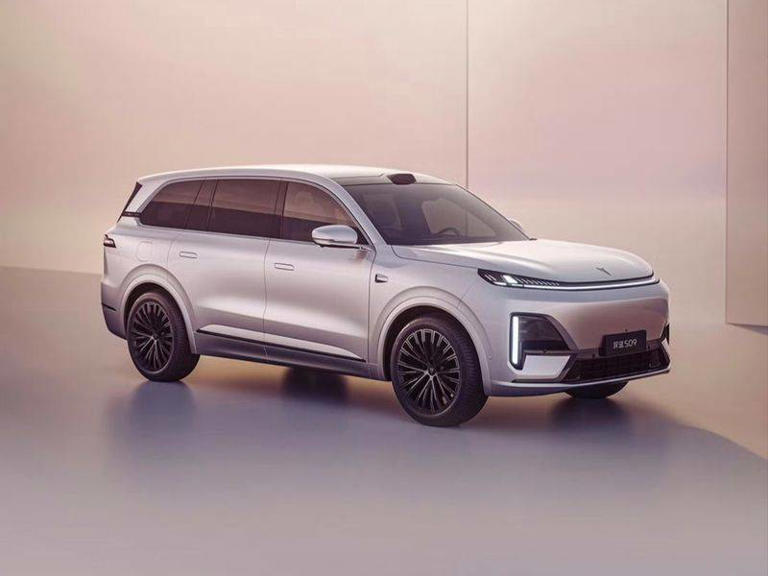 深蓝S09大六座SUV预售在即，30-35万售价能否引领家庭出行新风尚？