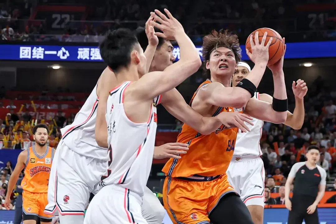 CBA季后赛，上海久事104:103胜广东东阳光