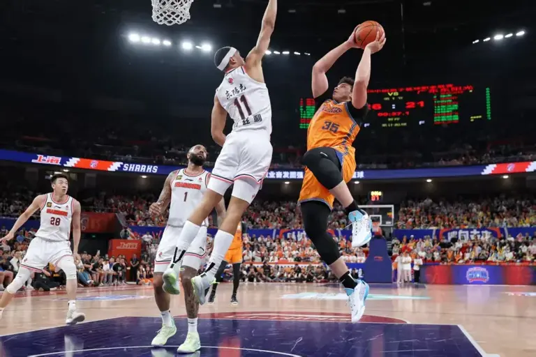 CBA季后赛，上海久事104:103胜广东东阳光