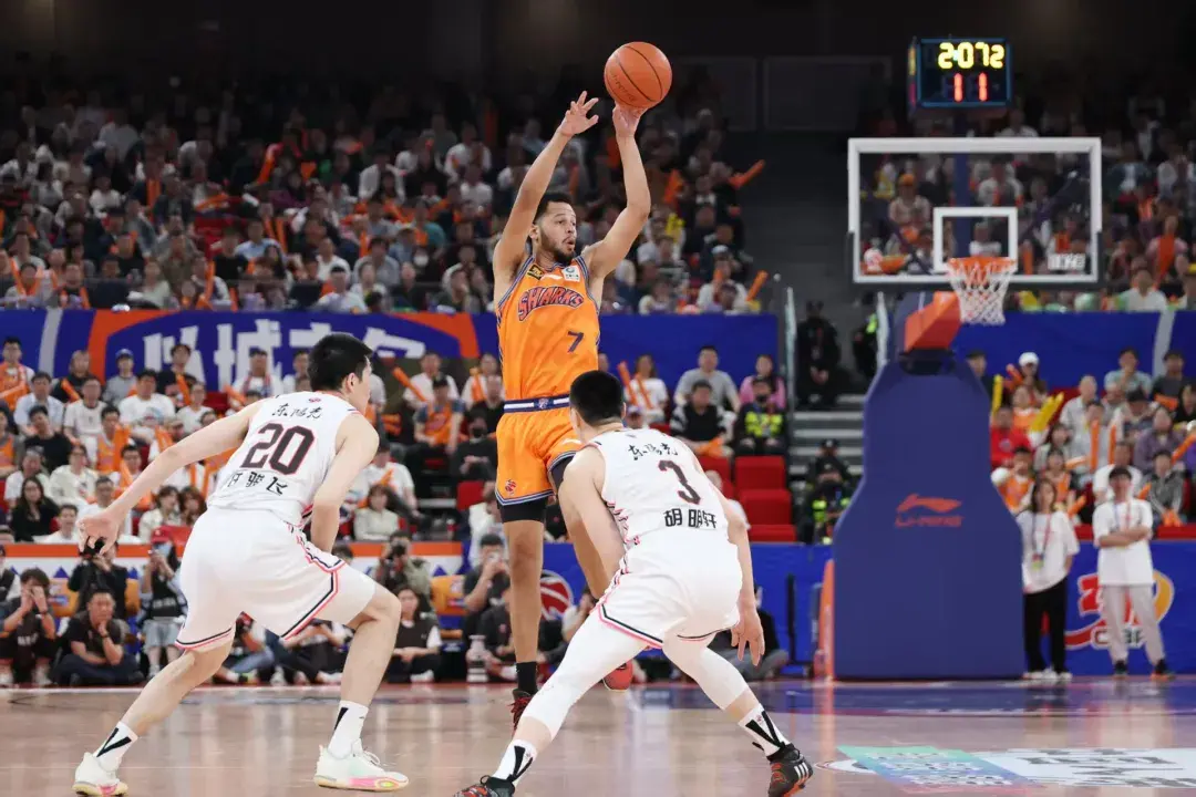 CBA季后赛，上海久事104:103胜广东东阳光