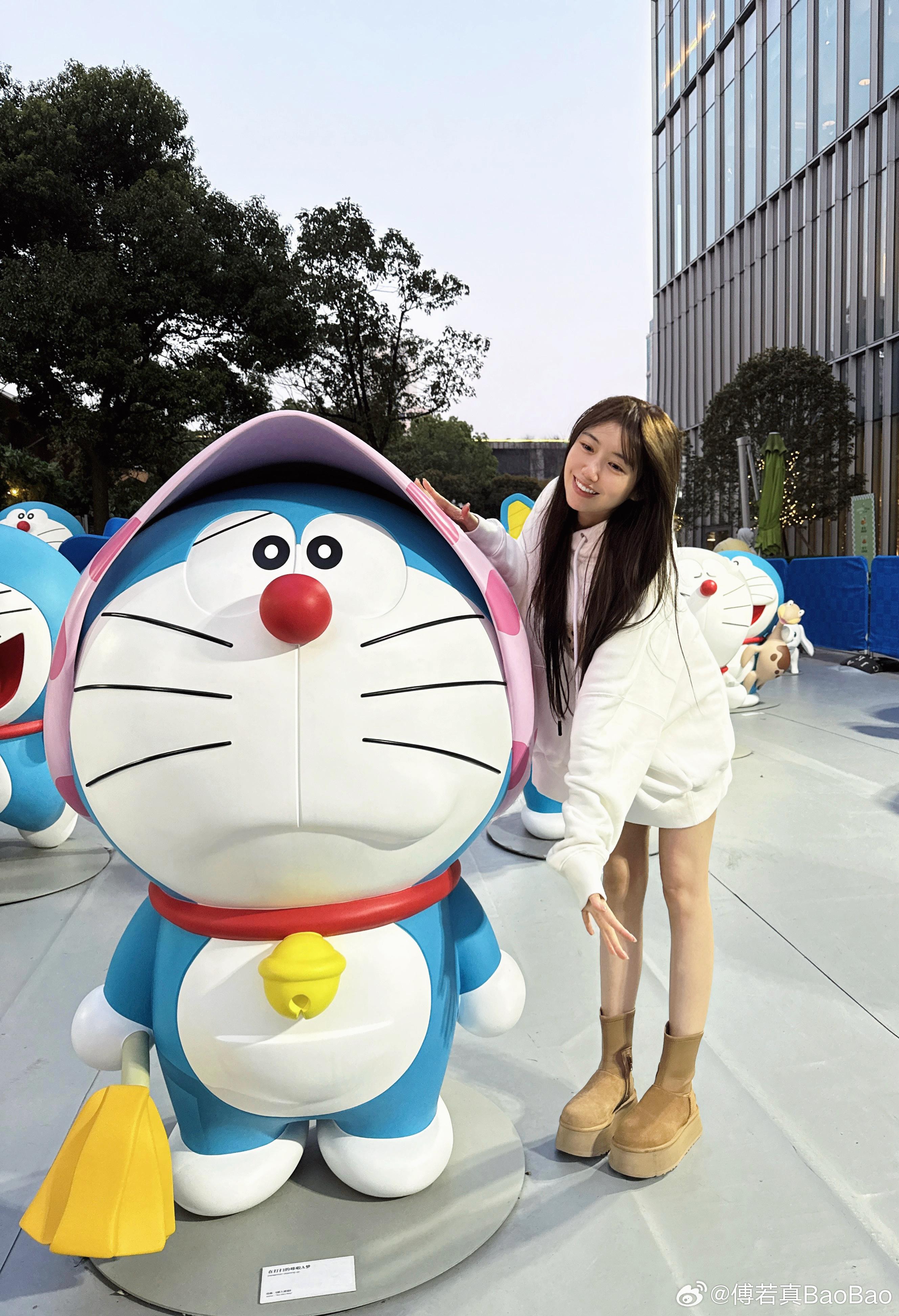 LPL主持BaoBao晒照：你最想拥有的道具是什么？