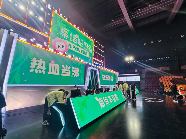 LPL主持小悠晒照：出来冒个泡，恭喜NIP三天之内连下两城