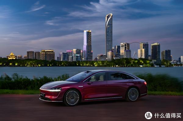 享界S9增程版31.8万起抢BBA饭碗，华为智驾+1355km续航封神