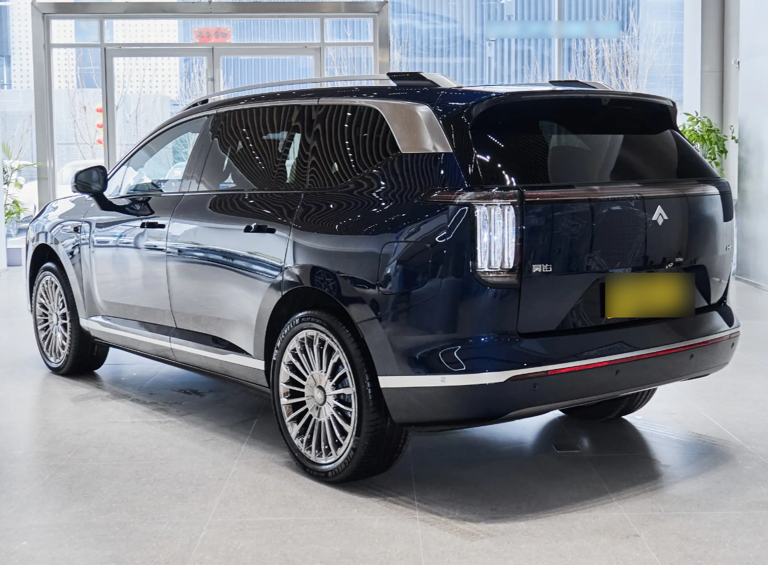 理想L6的价格打L8！昊铂HL正式上市，26.98万起，这价格真到位了