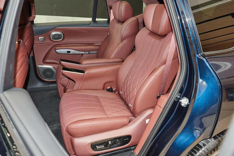 理想L6的价格打L8！昊铂HL正式上市，26.98万起，这价格真到位了