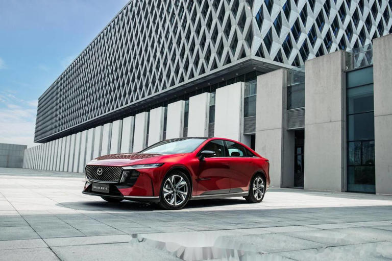 马自达EZ-6：9.98万起，合资电车新标杆，性价比“杀”出重围？