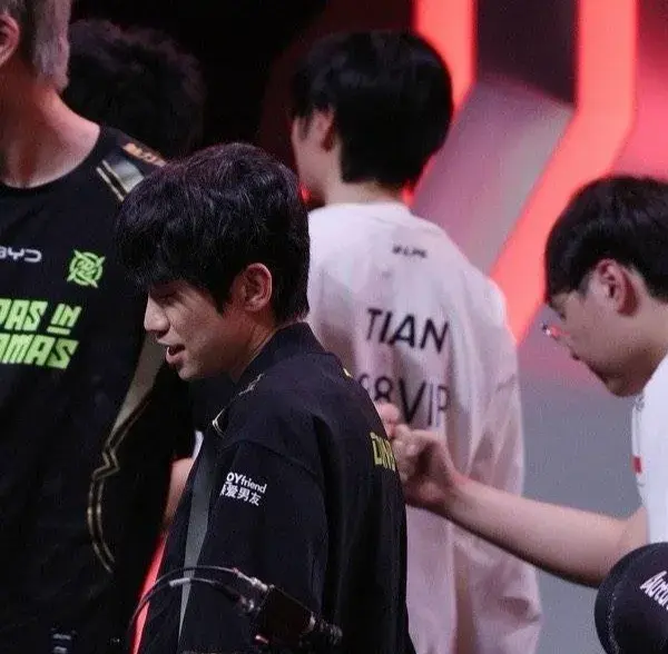 “Tian死亡凝视Doinb”火了！金玉良缘再聚首！朱开暴力开团Doinb