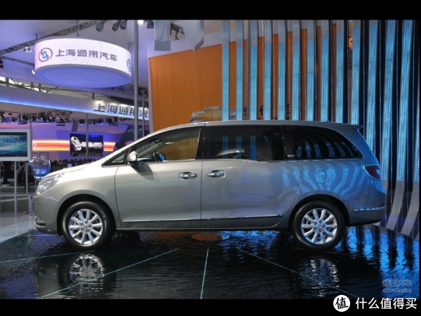 别克GL8陆尚在上海车展
