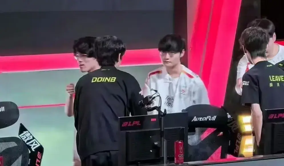 “Tian死亡凝视Doinb”火了！金玉良缘再聚首！朱开暴力开团Doinb