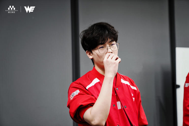 不敌BLG，赛后WE官方发布返图：遗憾落败，再努力！