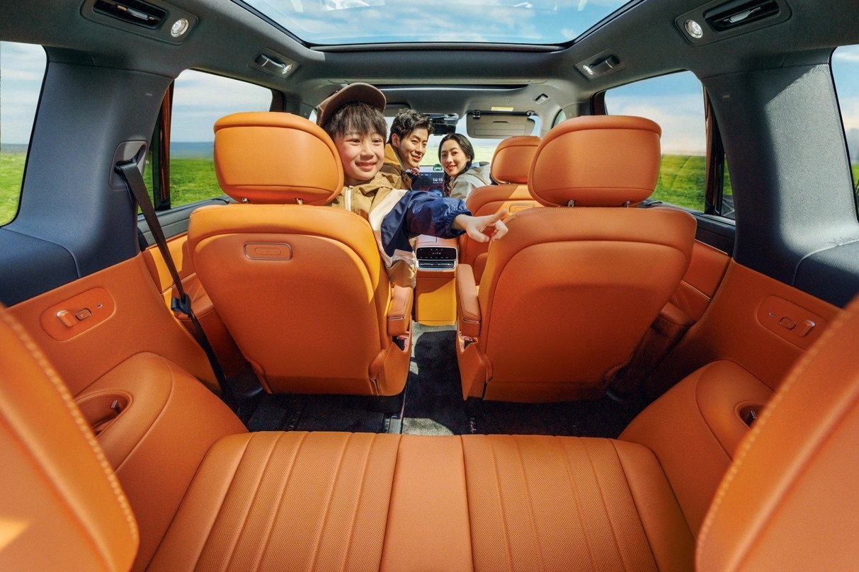 “全能车王”问界M8正式上市，40万级豪华SUV已斩获15万台订单