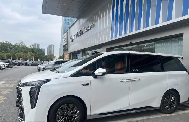 续航1200km，408匹马力！传祺向往M8进店，卖多钱合适？