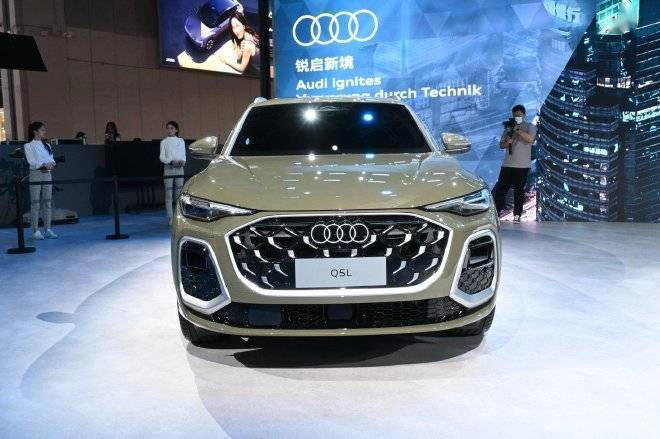 全新奥迪Q5L SUV亮相上海车展，主打“全能运动”，标配S-line运动套件
