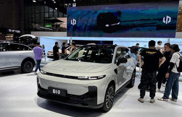 零跑B10带着诚意上市了，9.98万有续航510km，车机与智驾皆越级