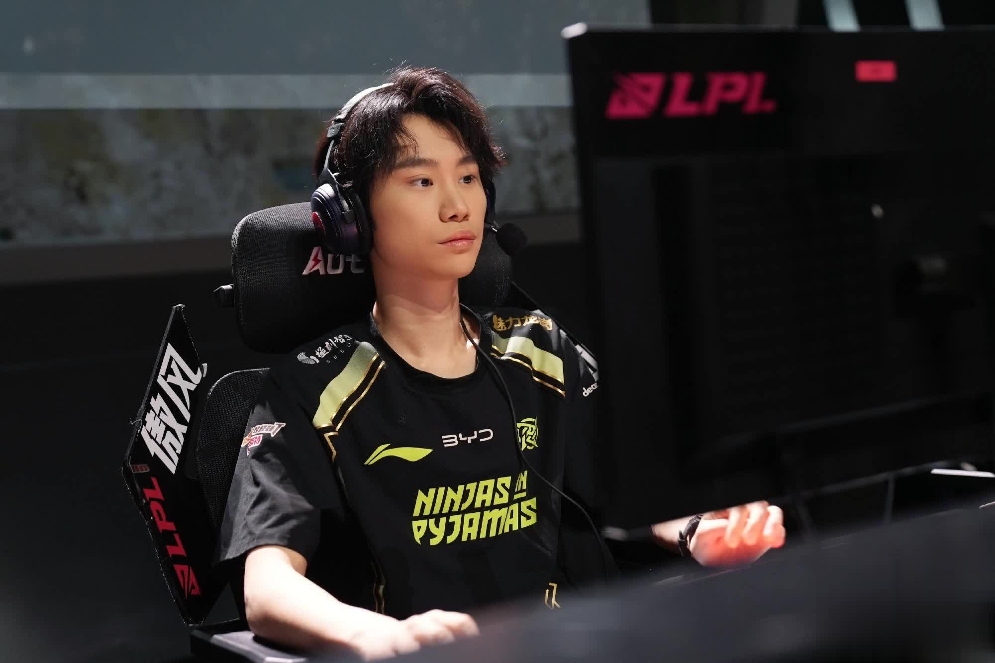 击败IG后NIP 5连败！不敌BLG惨遭横扫，粉丝喊话换打野