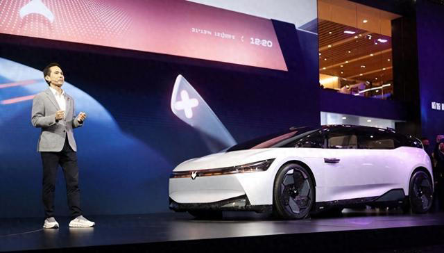 轿跑的形 MPV 的魂：极狐 ARCFOX 77° 概念车如何重构未来科技？