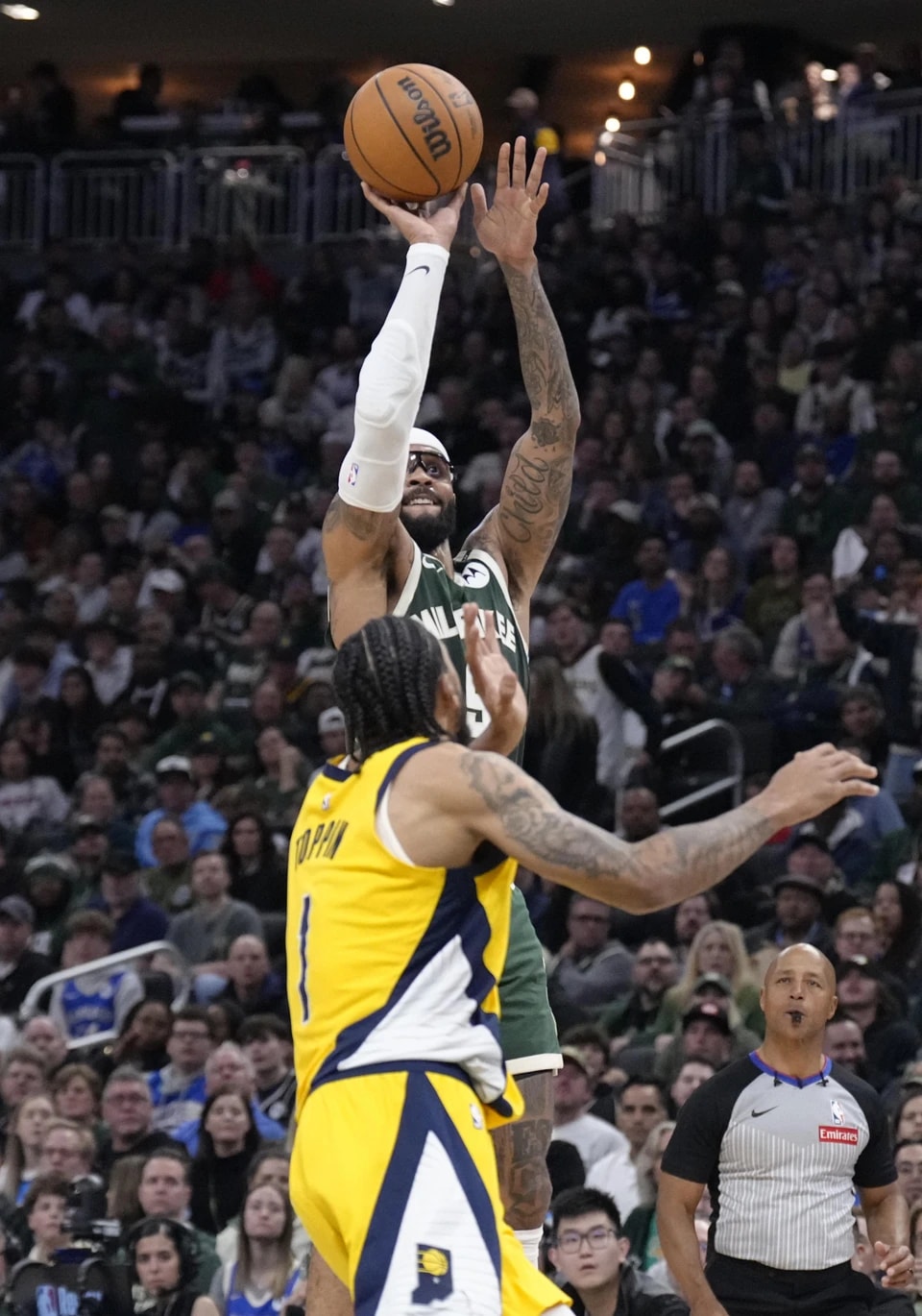 密尔沃基雄鹿队能从意想不到的球星表现中获得鼓舞