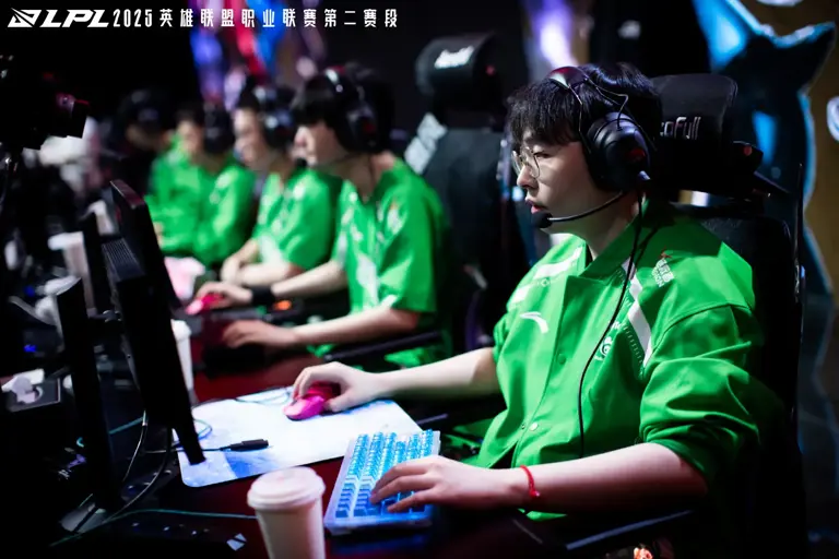 点你呢，daeny教练！WBG战胜IG后，小虎语音：对面阵容有点怪