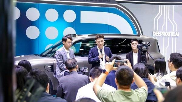 元戎启行VLA模型赋能，超5款AI汽车今年量产，智能驾驶安全成焦点