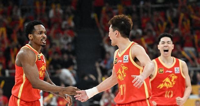 CCTV5直播！辽篮G2必须变阵，杨鸣该派1奇兵，孙铭徽伤情不明朗